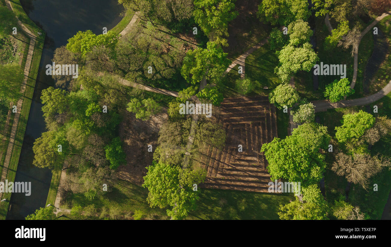 Labyrinth De Haar Castle in Dutch Kasteel de Haar is located in Utrecht ...