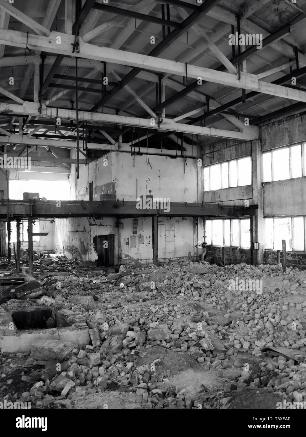 Destroyed factory building hi-res stock photography and images - Alamy