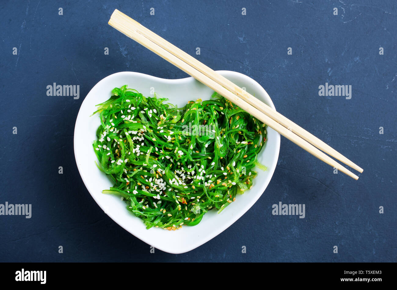 chuka salad, chuka wakame in white bowl Stock Photo - Alamy