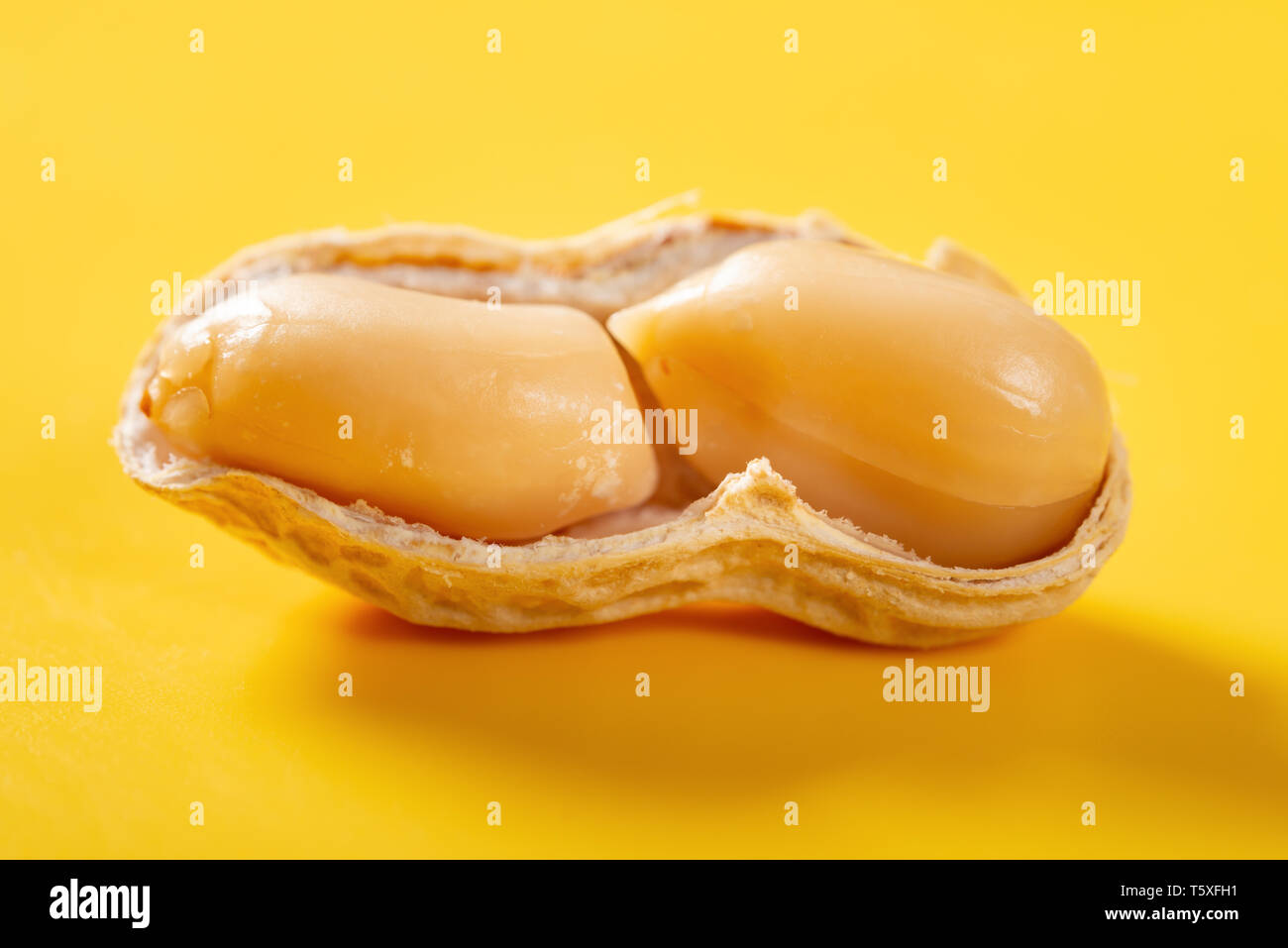 Peanut shell opened hi-res stock photography and images - Alamy