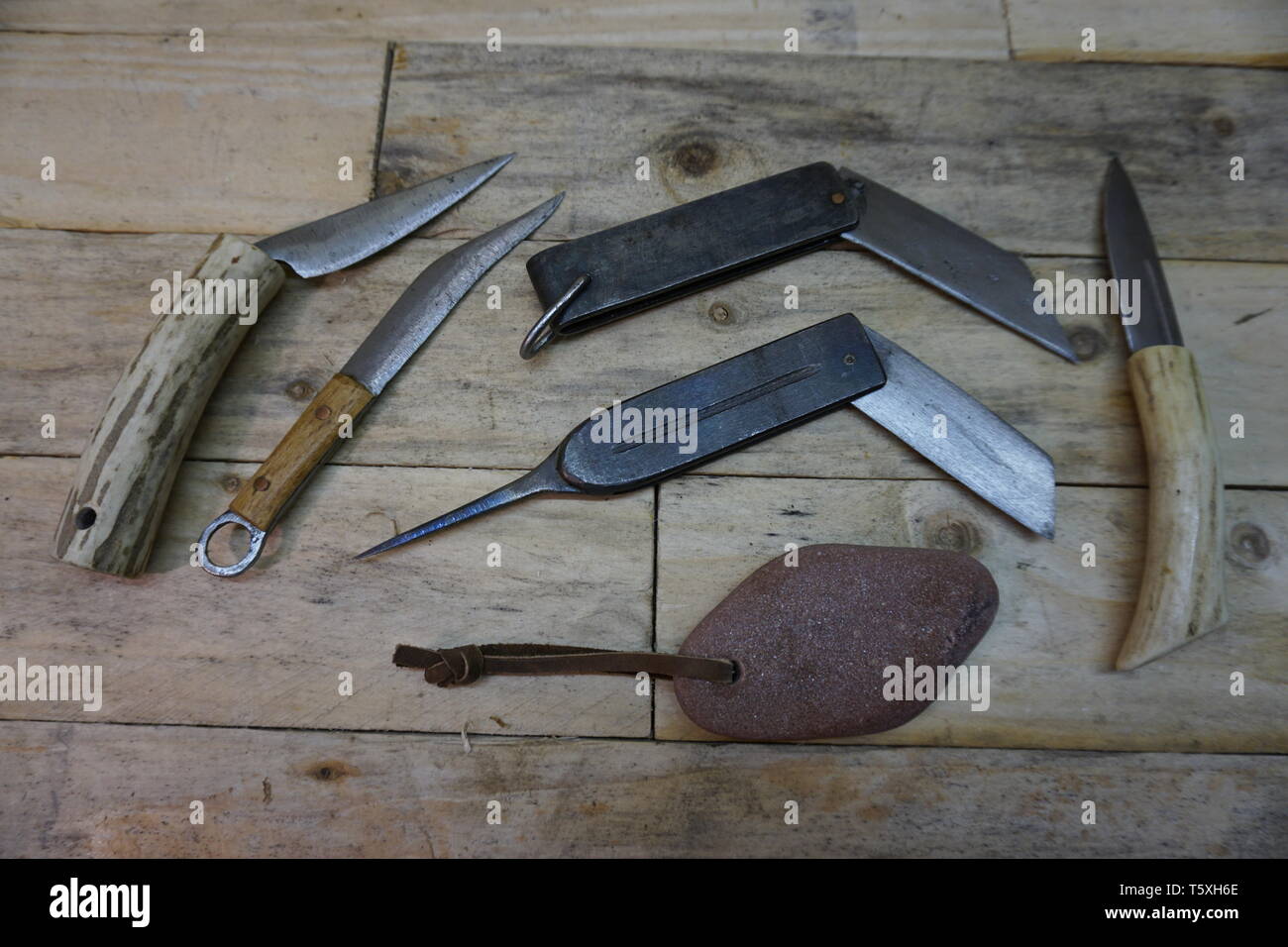roman viking and anglo-saxon folding knives reconstructed by daegrad ...