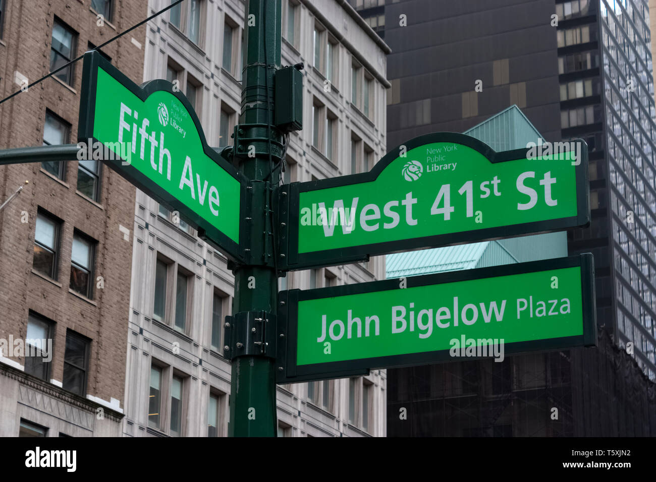Street sign fifth avenue library hi-res stock photography and images ...