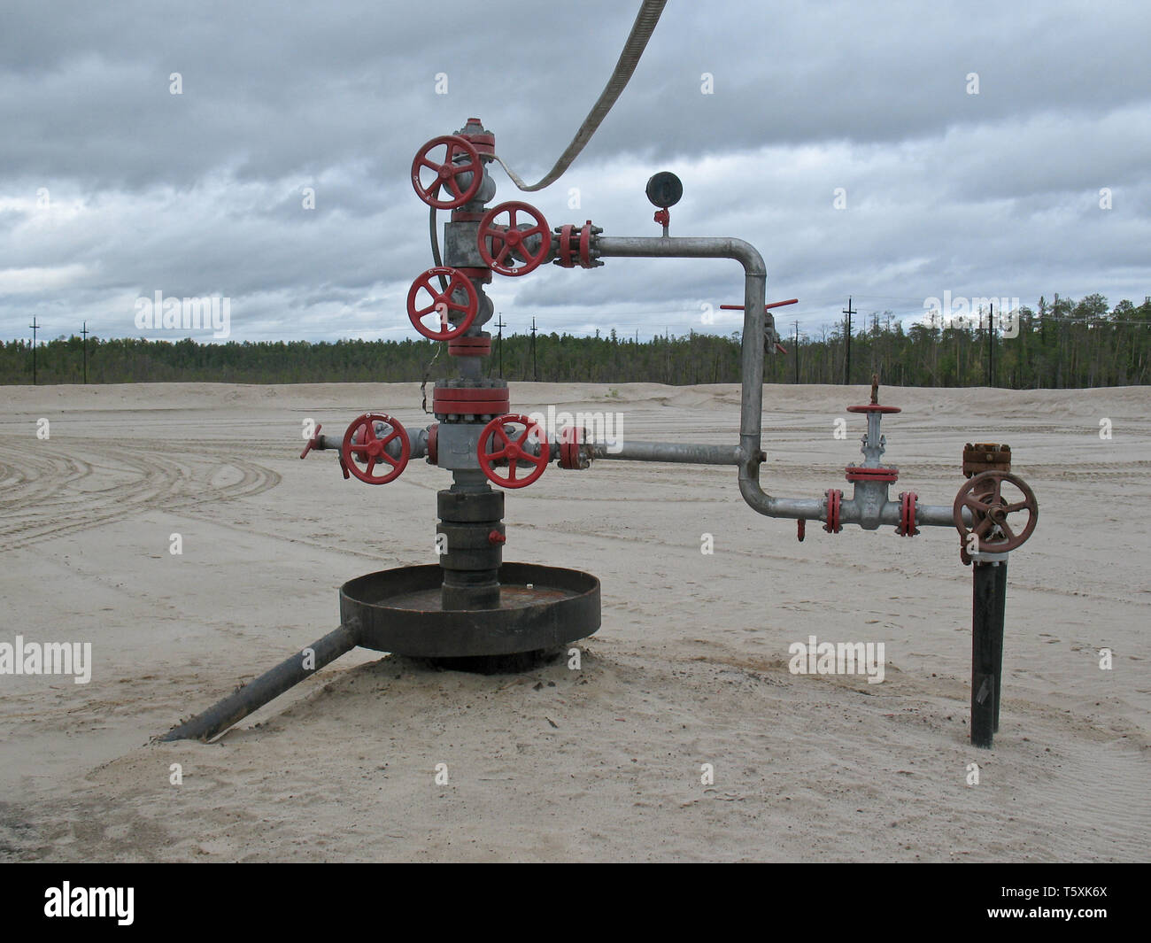 Oil well in West Siberia Stock Photo - Alamy