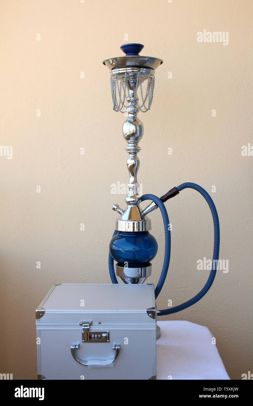 Quality device for tobacco smoking. Pleasant leisure Stock Photo - Alamy