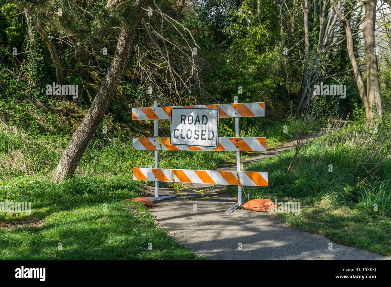 A road closed sign in front of a walkway Stock Photo - Alamy