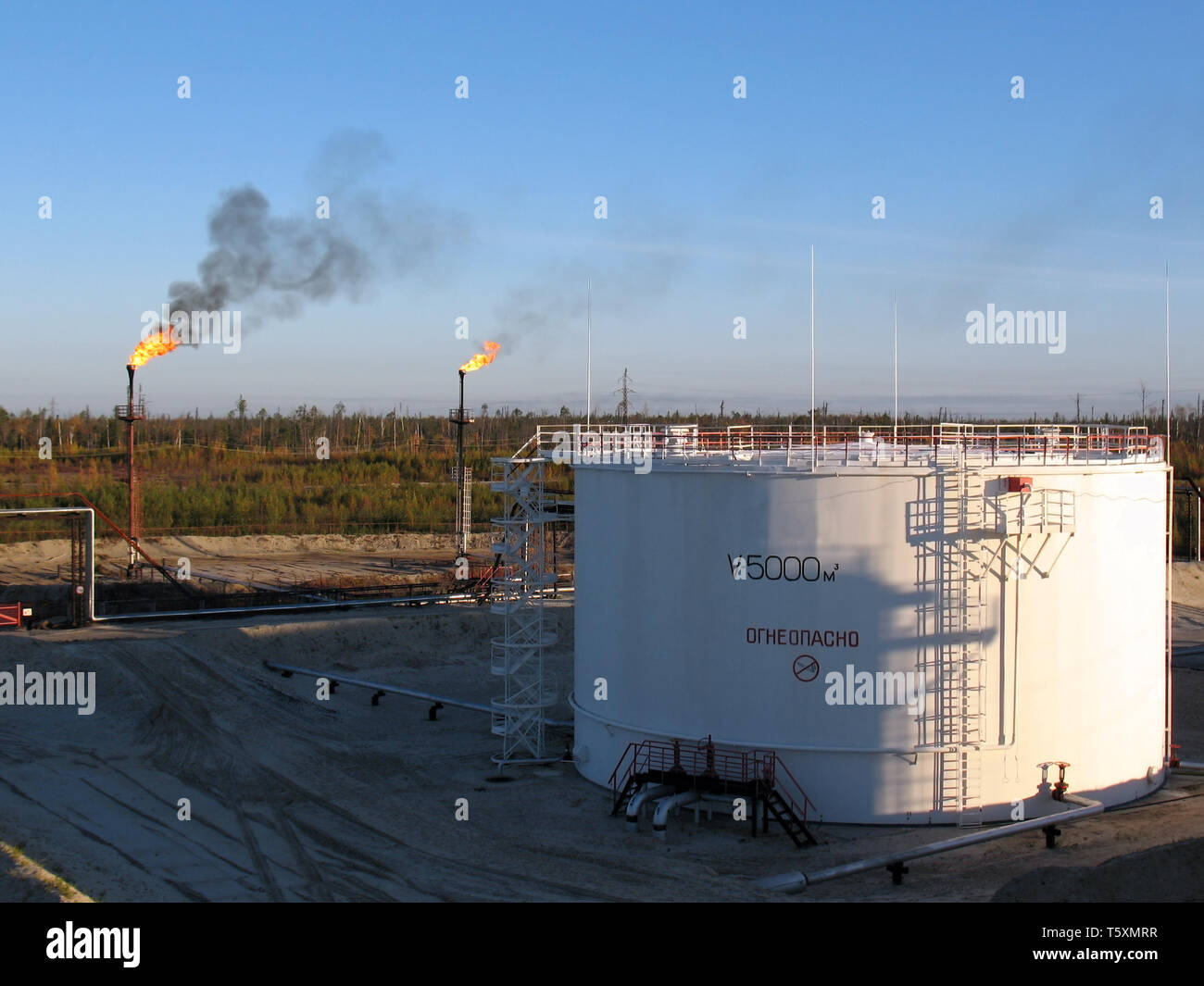 Oil storage tanks russia hi-res stock photography and images - Alamy