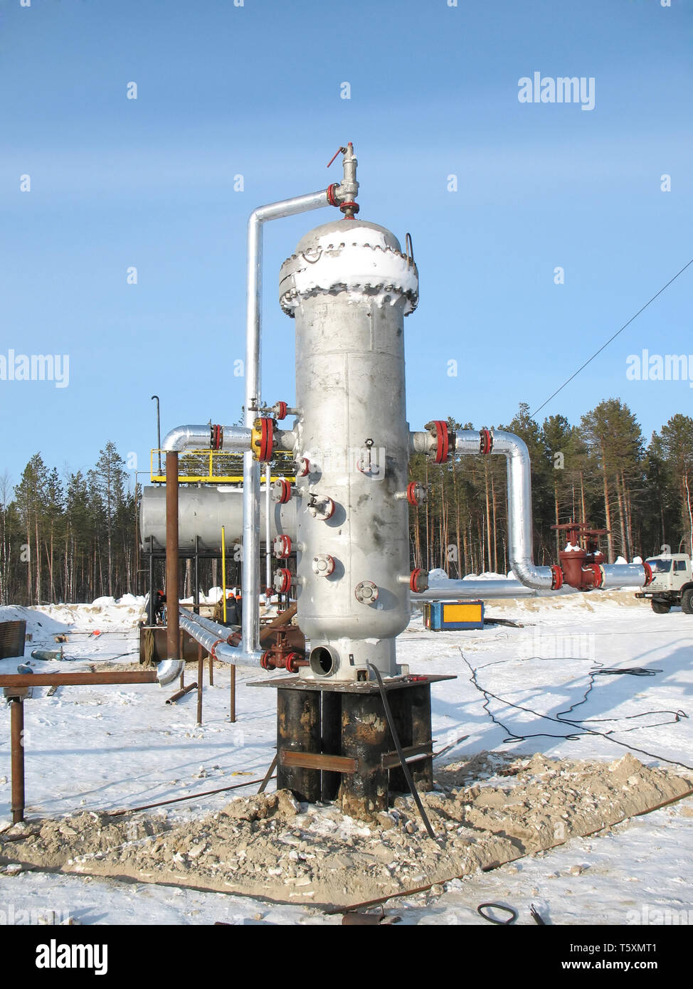Capacity extract oil hi-res stock photography and images - Alamy