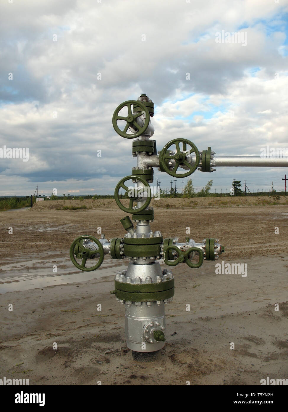 Oil well in wes Siberia Stock Photo - Alamy