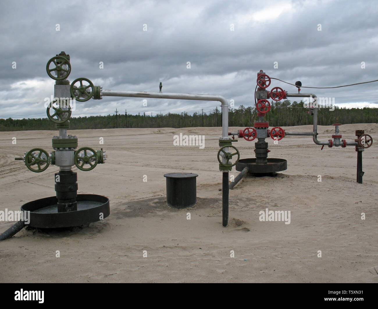 Oil wells in West Siberia Stock Photo - Alamy