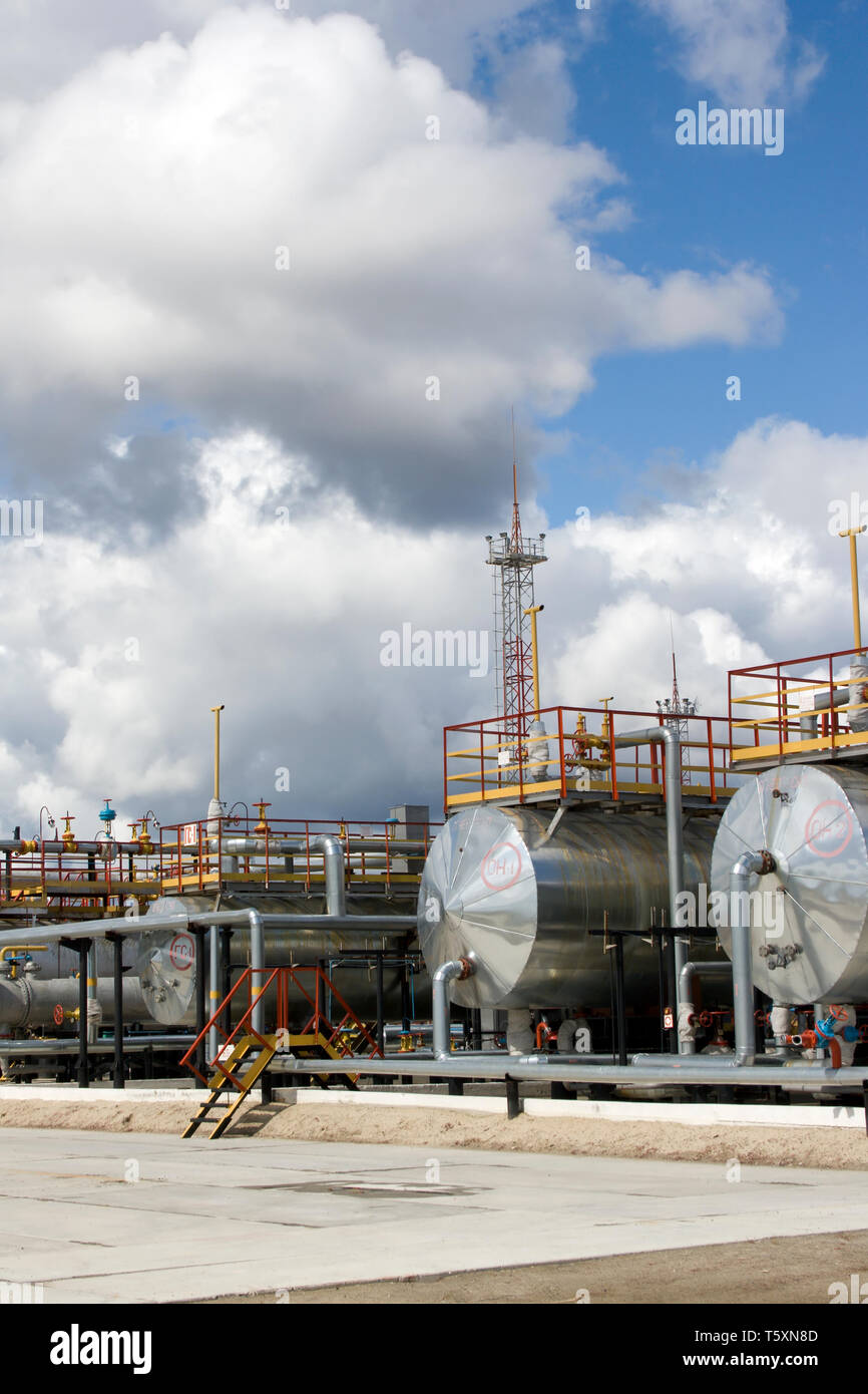 Installation oil pump station hi-res stock photography and images - Alamy