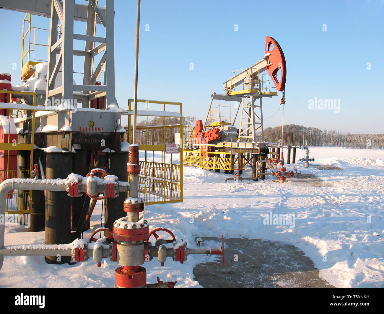 Latch on a oil well. Oil industry. Construction and mechanism in work ...