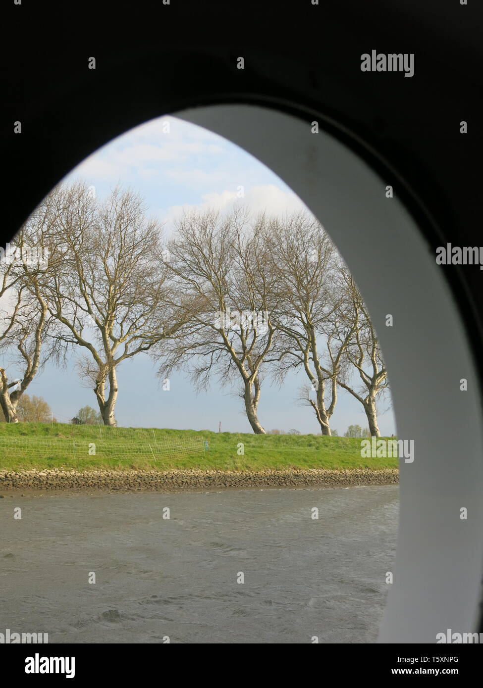 Cruise looking through a port hole hi-res stock photography and images ...