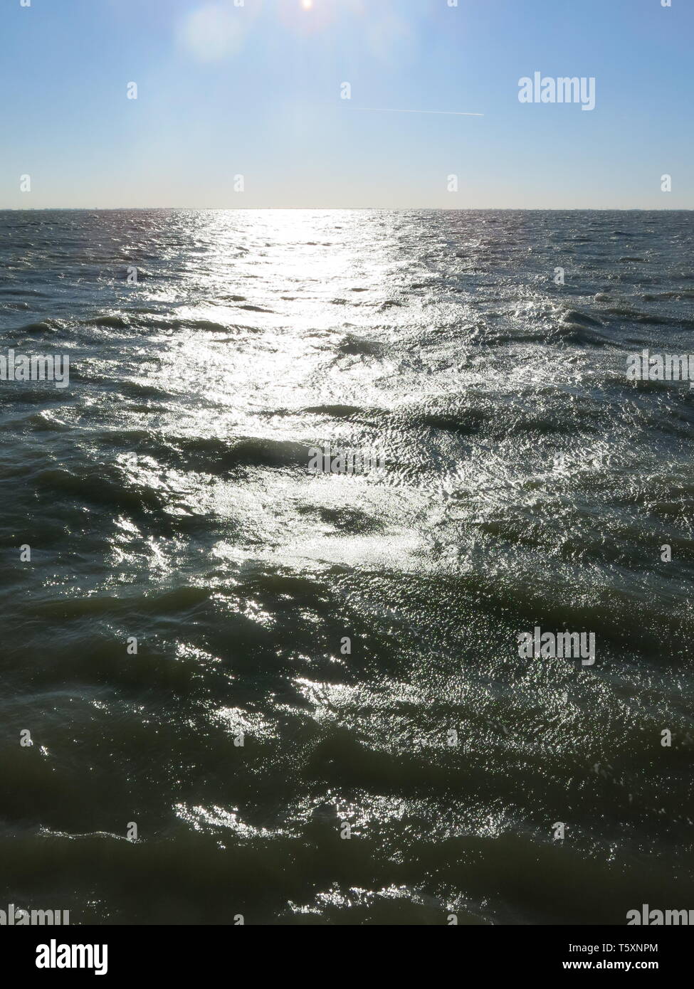 Sunlight shining on sea hi-res stock photography and images - Alamy
