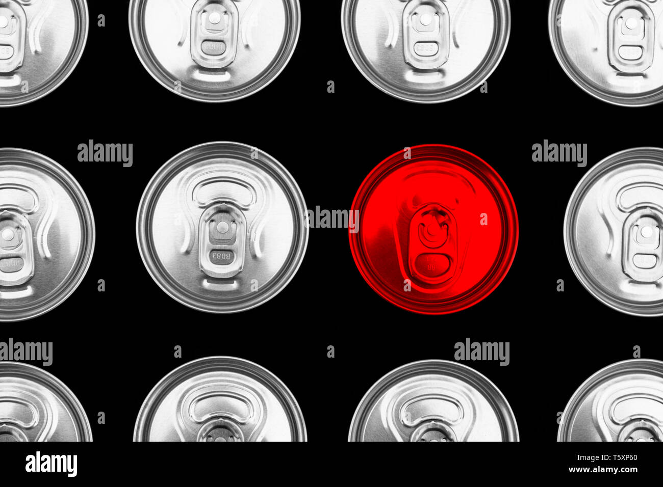 Close up photo of aluminium one red can in a raw. Aluminium can ...