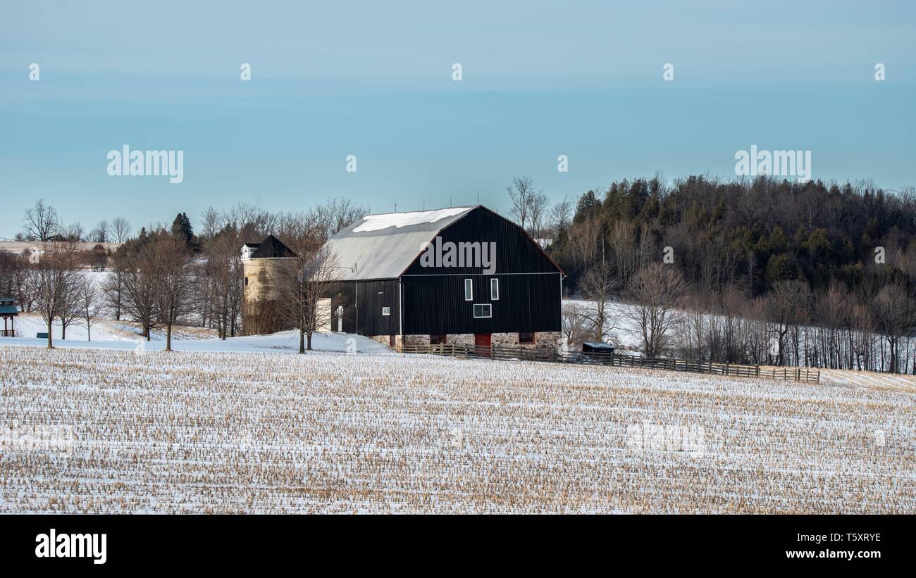 Black barn hi-res stock photography and images - Alamy