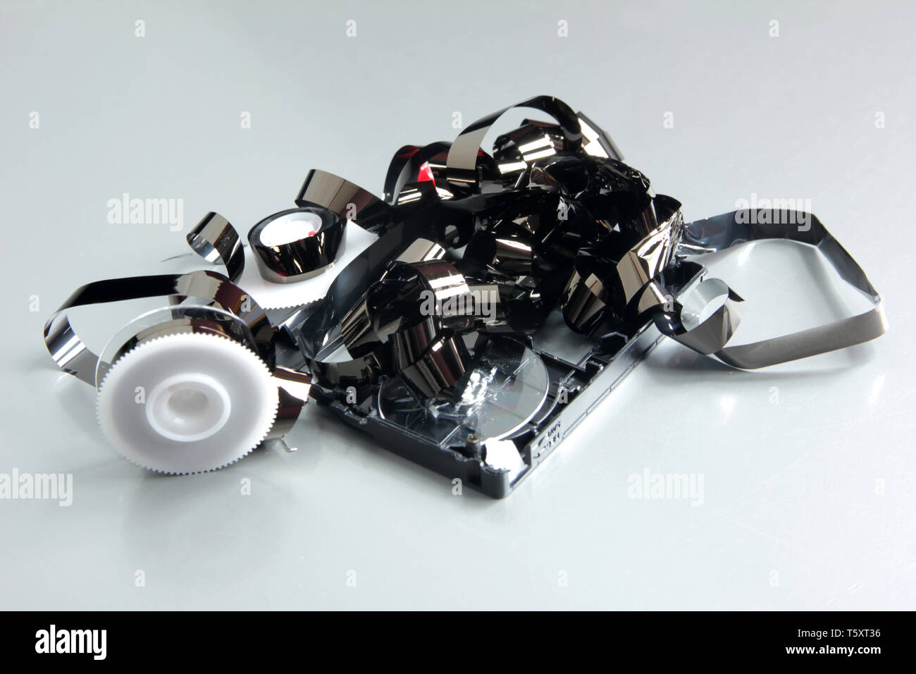 Movie film reel broken hi-res stock photography and images - Alamy