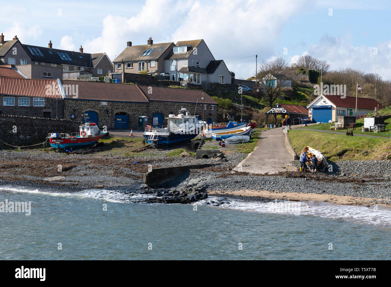 Craster harbour on the Northumberland coast, Craster Village, England ...