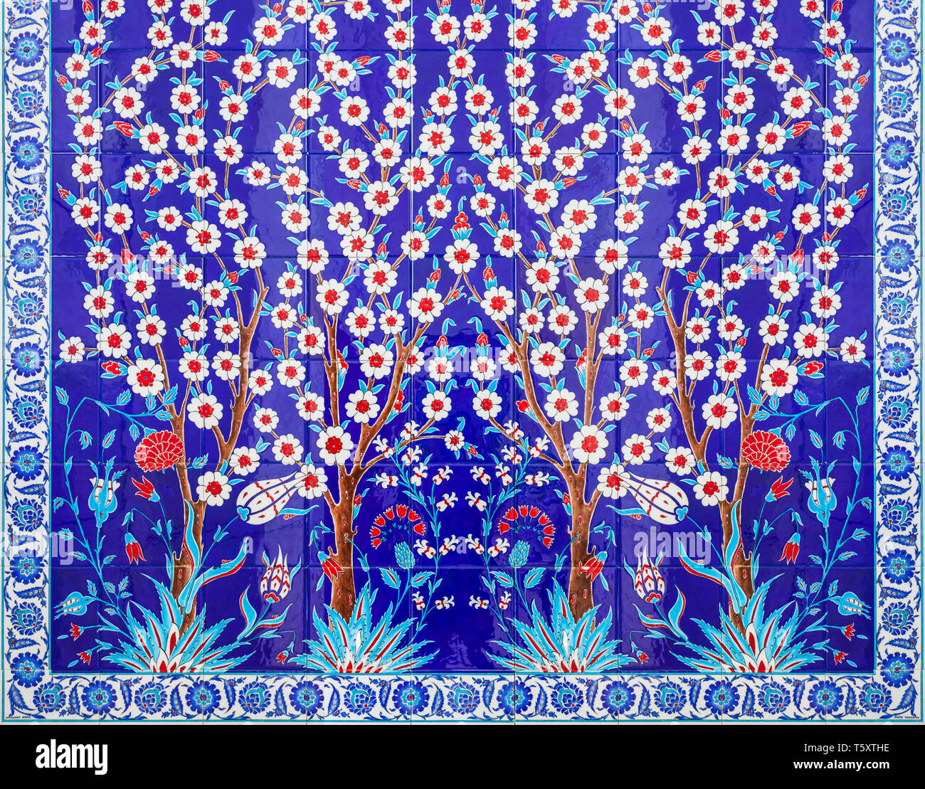 Floral pattern design on the wall of the Sheikh Zayed Grand Mosque, the ...