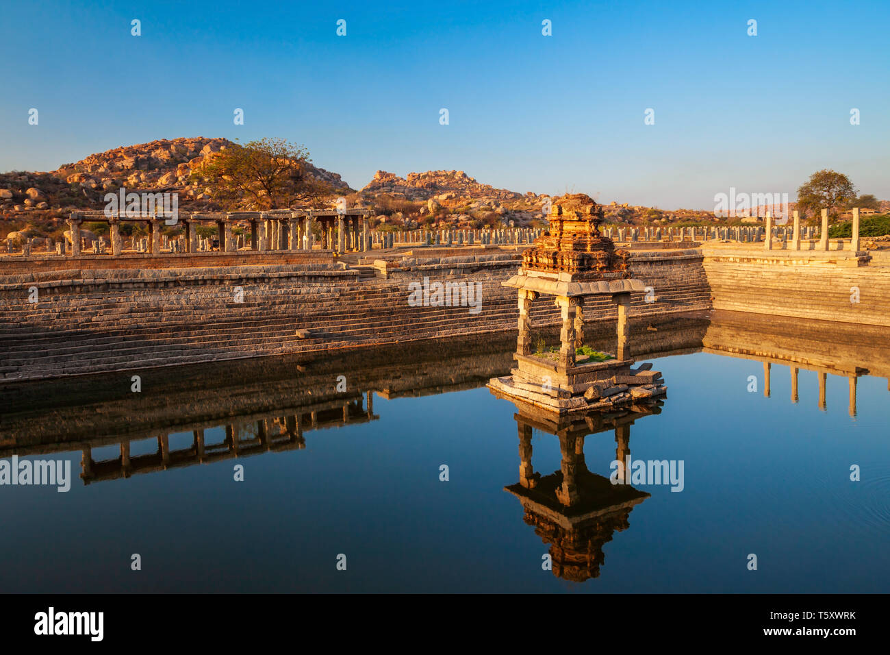 Temple and water tank at Hampi, the centre of the Hindu Vijayanagara ...