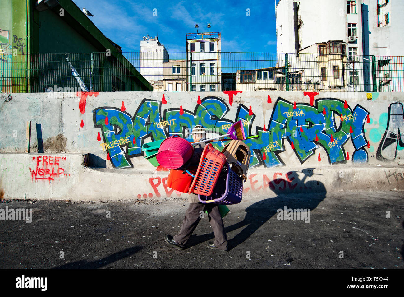 Turkey istanbul homeless poverty hi-res stock photography and images ...