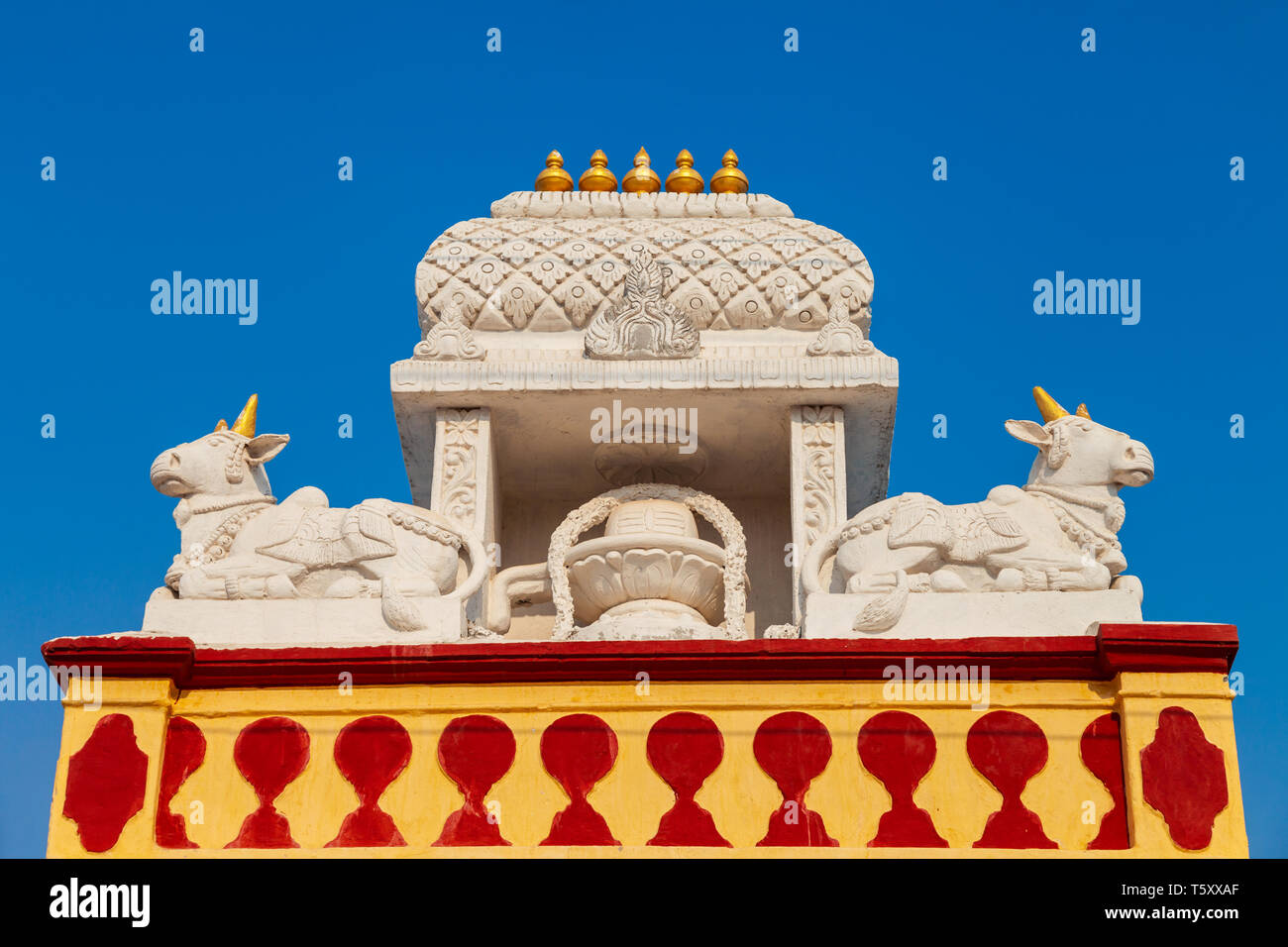 Chamundeshwari temple hi-res stock photography and images - Alamy
