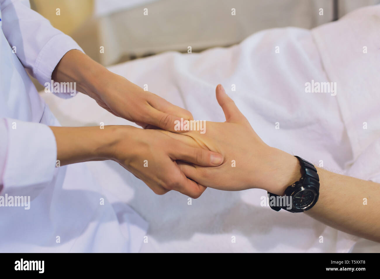 Palm acupressure hi-res stock photography and images - Alamy