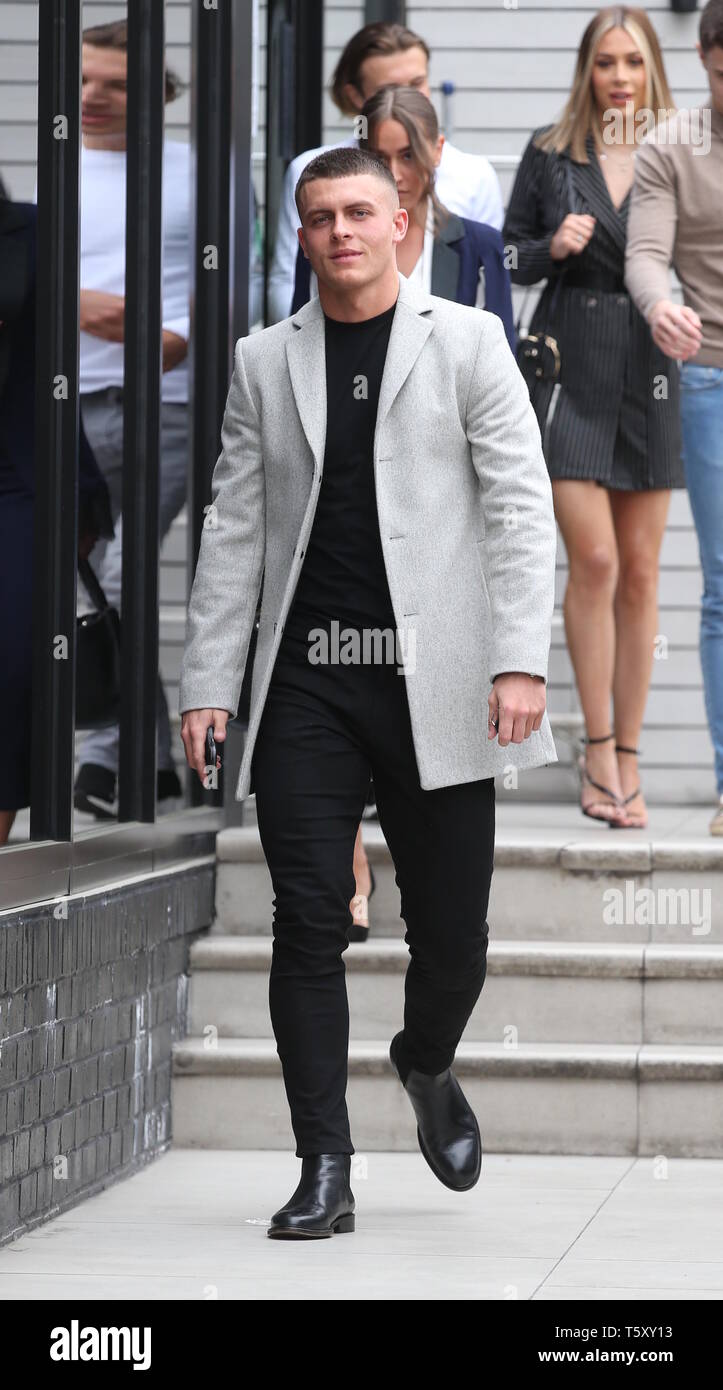 New cast members of 'TOWIE' filming scenes for the next episode ...