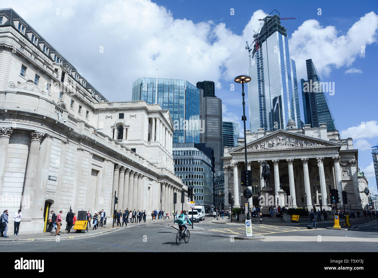 Old lady of threadneedle street hi-res stock photography and images - Alamy