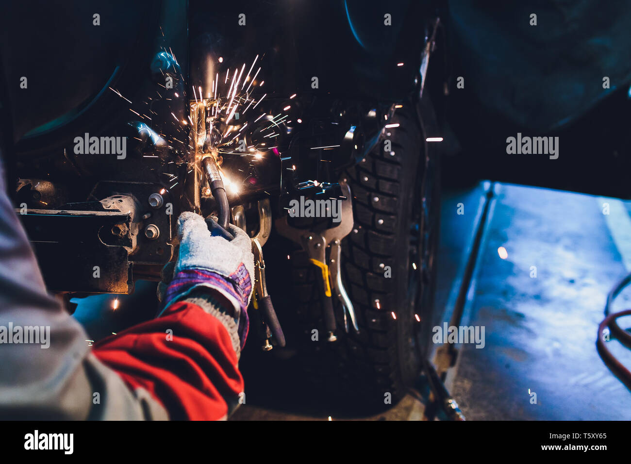 Car body part in welding hi-res stock photography and images - Alamy