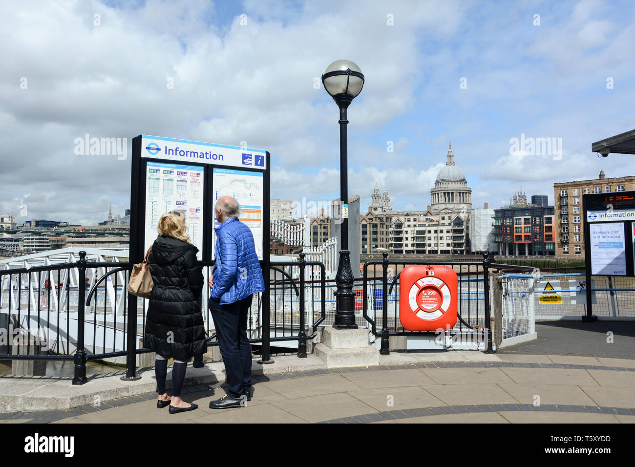 Thames river bus bankside hi-res stock photography and images - Alamy