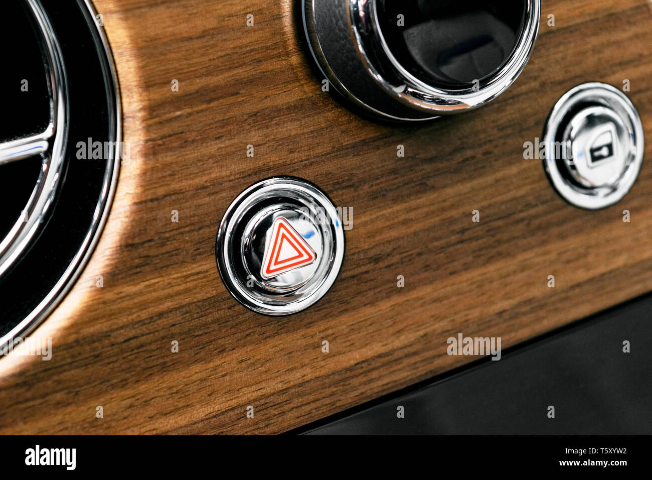 Stop sign with car accident icon hi-res stock photography and images ...