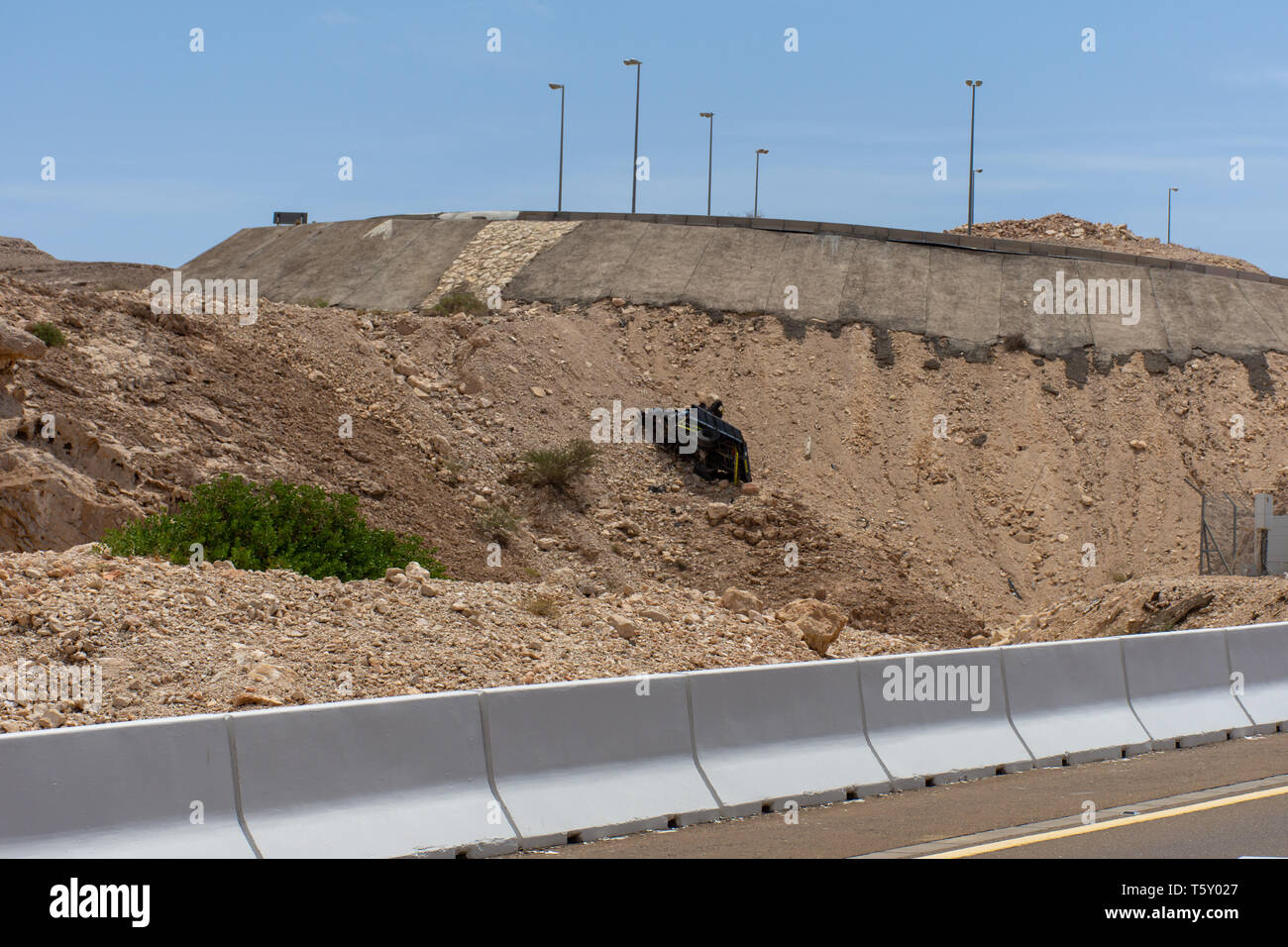Car cliff falling hi-res stock photography and images - Alamy