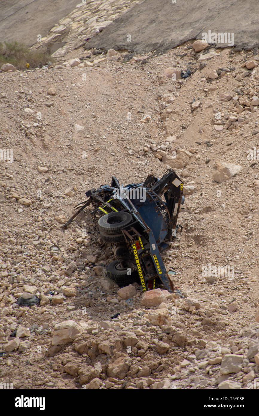 Car accident cliff hi-res stock photography and images - Alamy