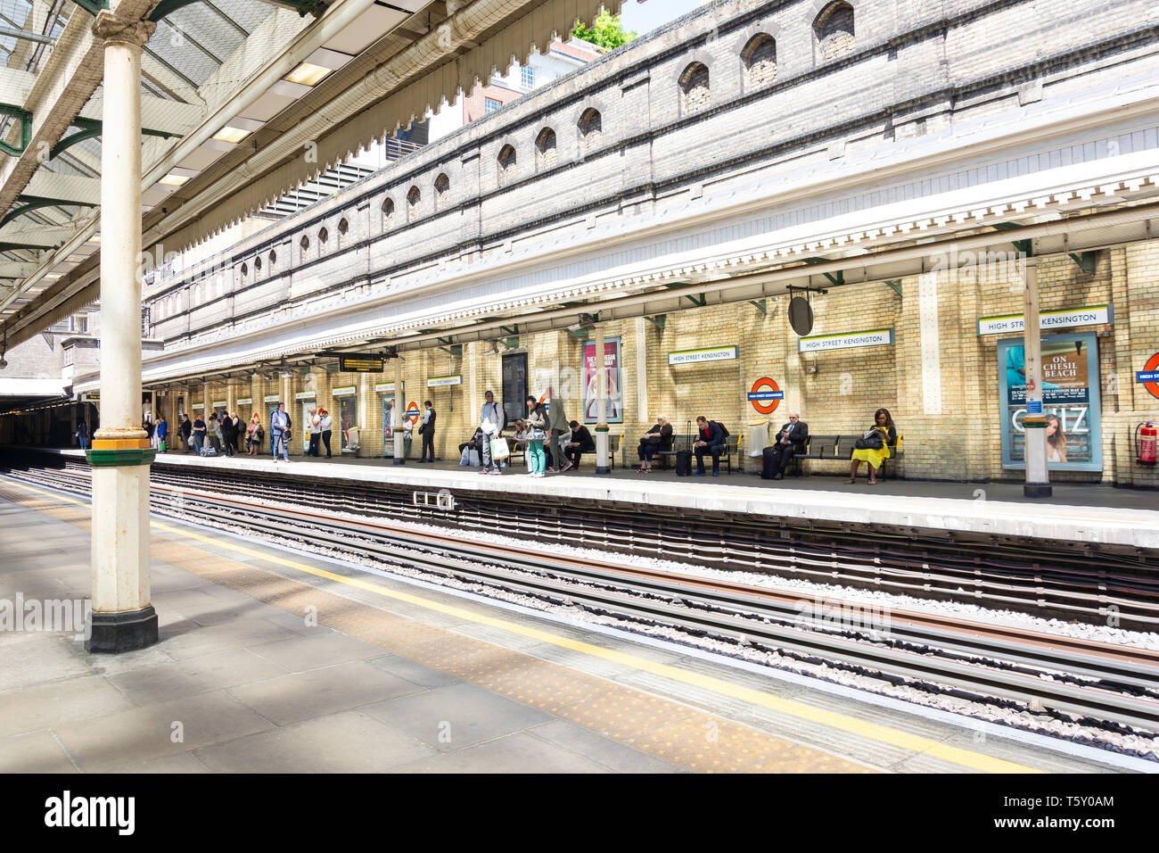 High street kensington tube station hi-res stock photography and images ...