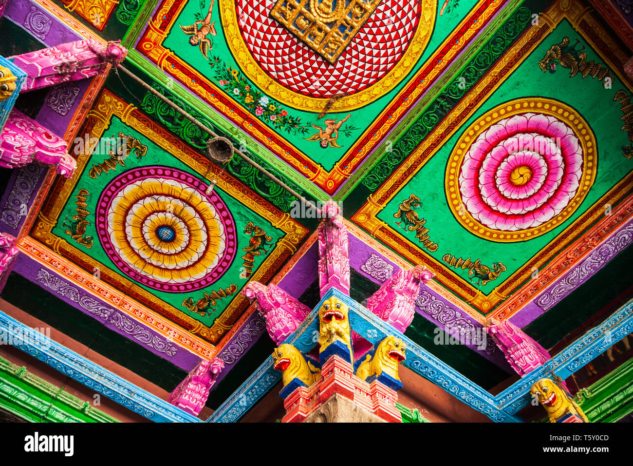 Meenakshi amman temple ceiling hi-res stock photography and images - Alamy