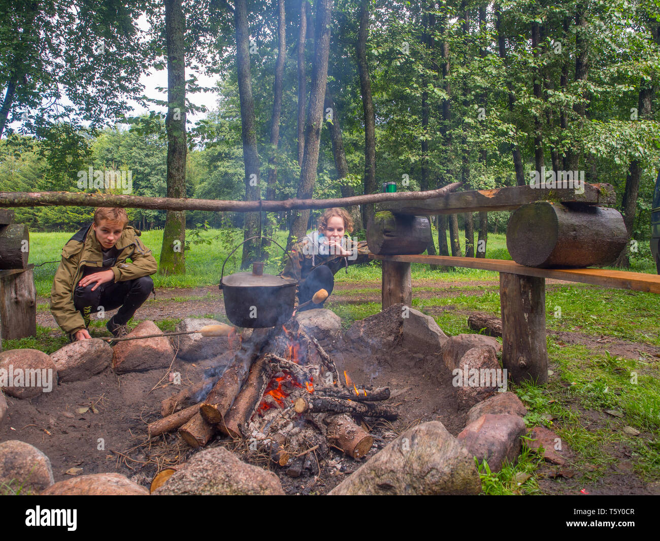 Two woman cooking on a stove hi-res stock photography and images - Alamy