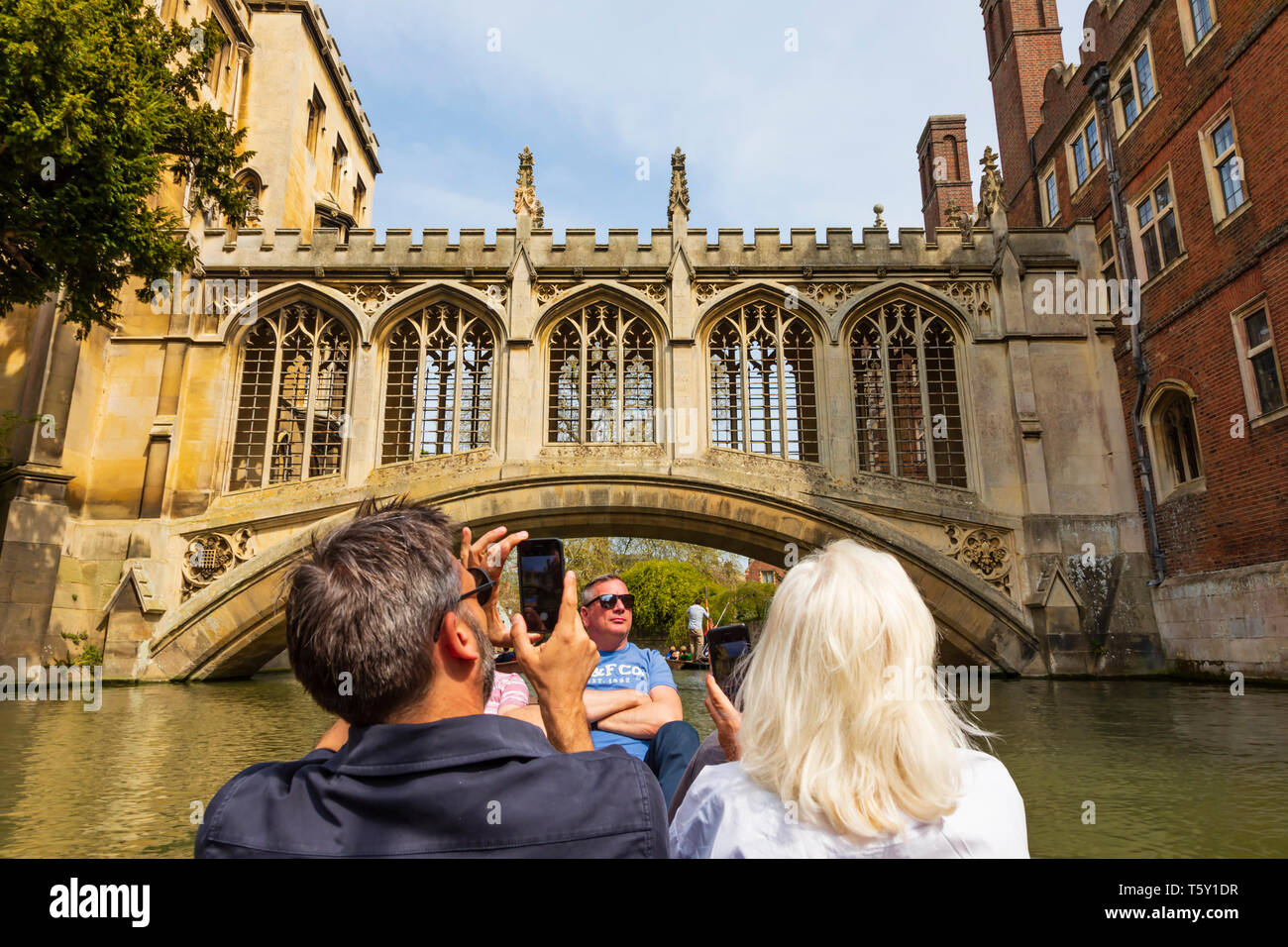 Cambridge bridges over river cam hi-res stock photography and images ...