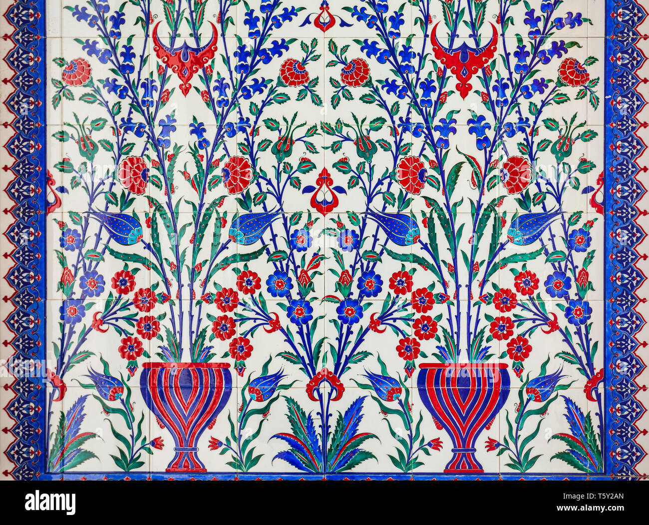 Floral pattern design on the wall of the Sheikh Zayed Grand Mosque, the ...