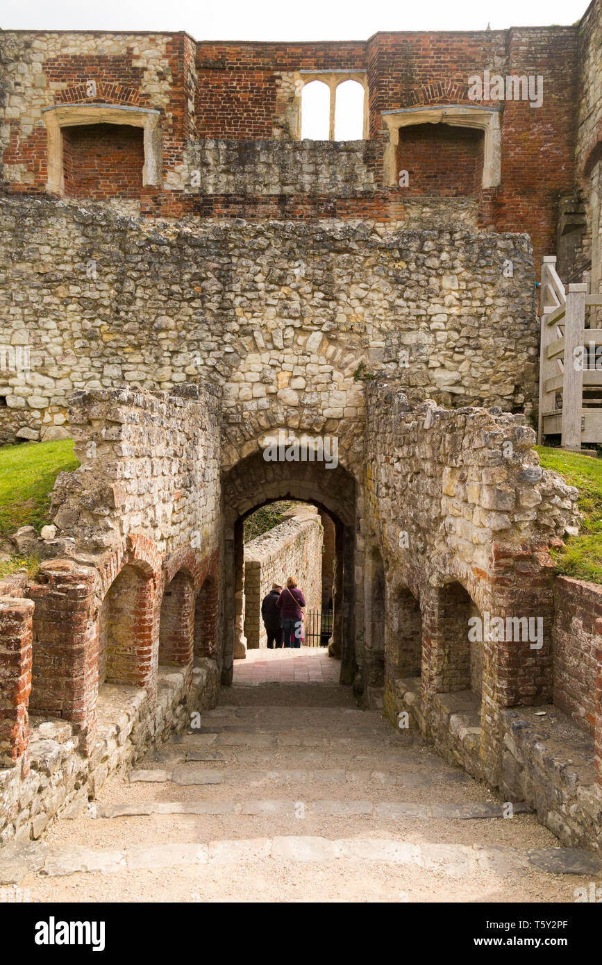 Original tudor gatehouse hi-res stock photography and images - Alamy