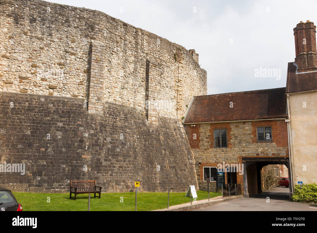 Entrance gate way / gate house to the courtyard, shell keep and Bishops ...