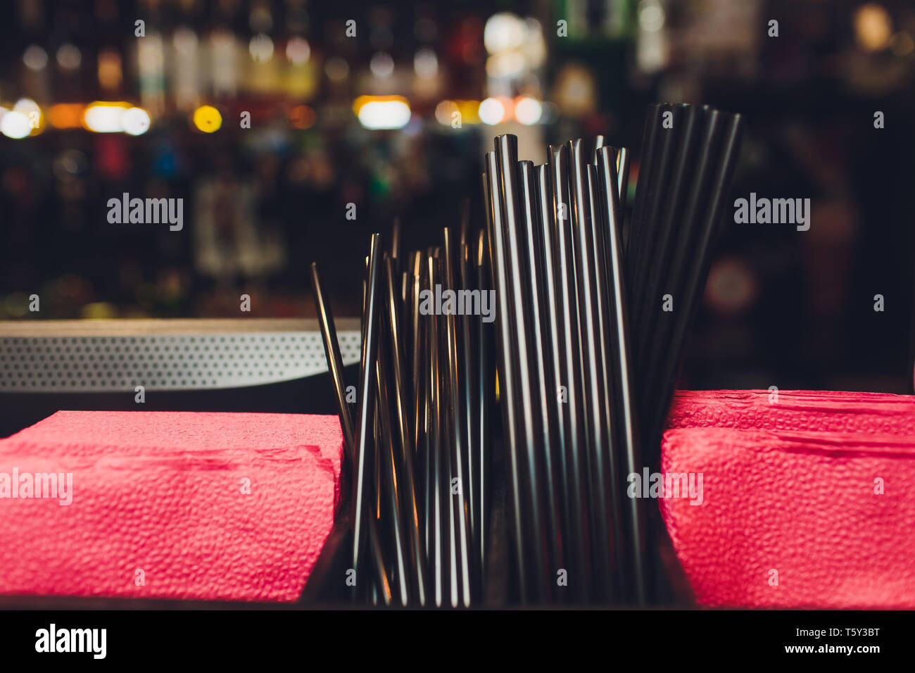 Lot of black plastic drinking straw, background cafe interior Stock ...