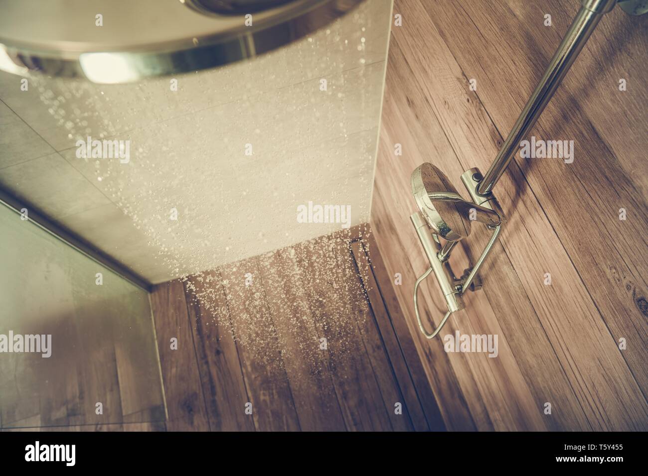 Glass cabin hi-res stock photography and images - Alamy