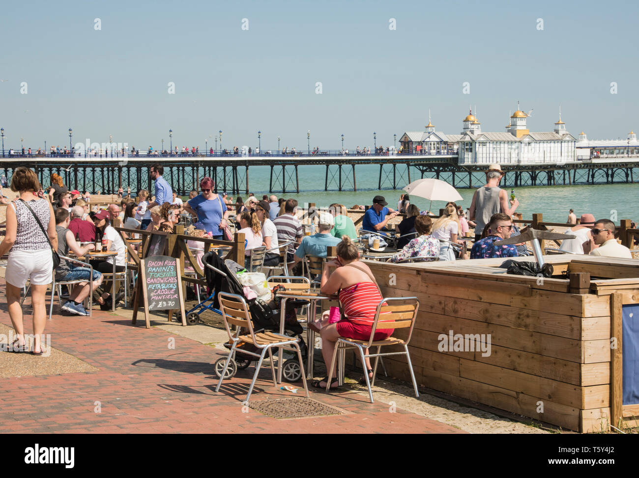 Cafe on eastbourne promenade hi-res stock photography and images - Alamy