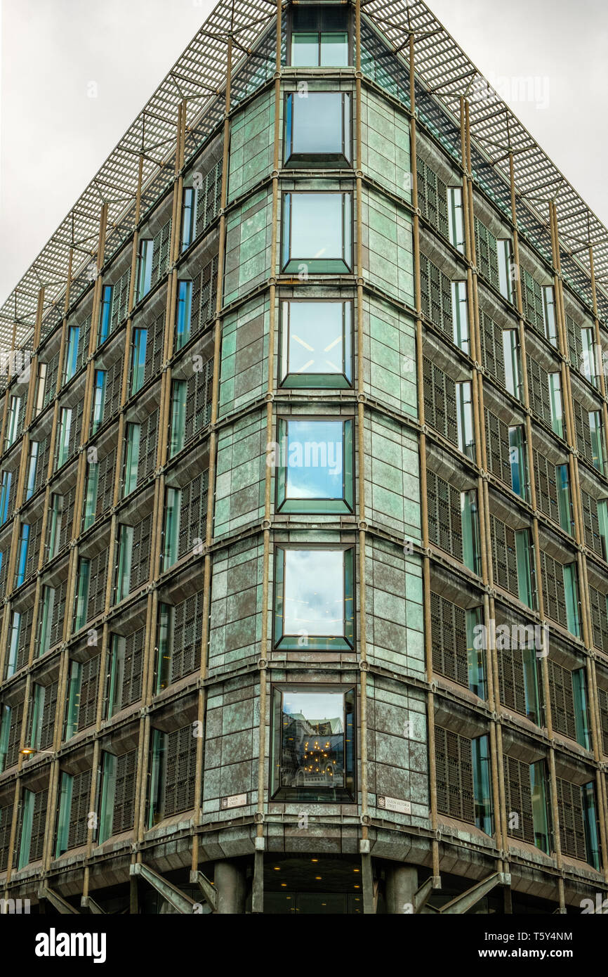 Accenture headquarters 60 queen victoria hi-res stock photography and ...