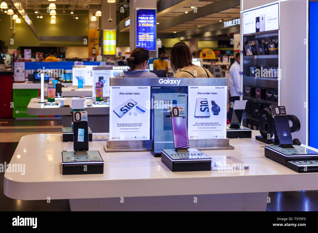 DUBAI, UAE - FEBRUARY 25, 2019: Samsung Galaxy S10 smartphone in ...