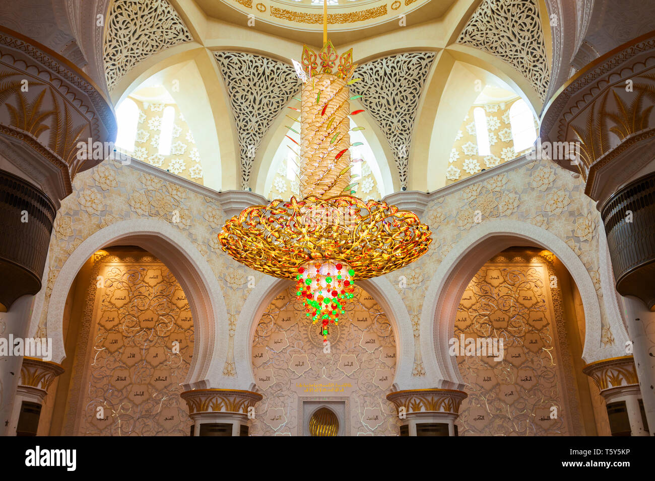 ABU DHABI, UAE - FEBRUARY 28, 2019: Chandelier in the praying hall of ...