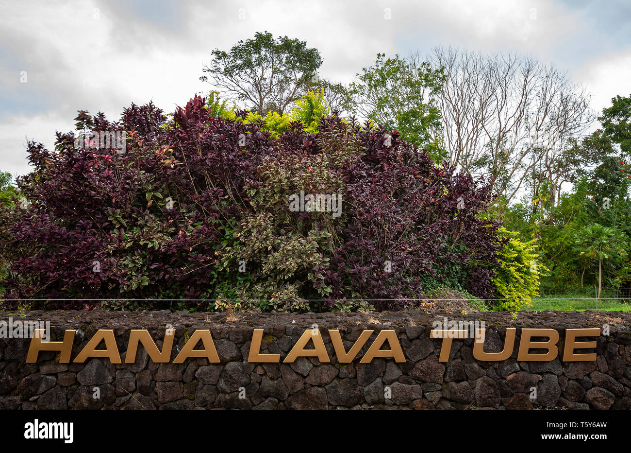 Hana Lava Tube, welcome sign, Maui, USA Stock Photo - Alamy
