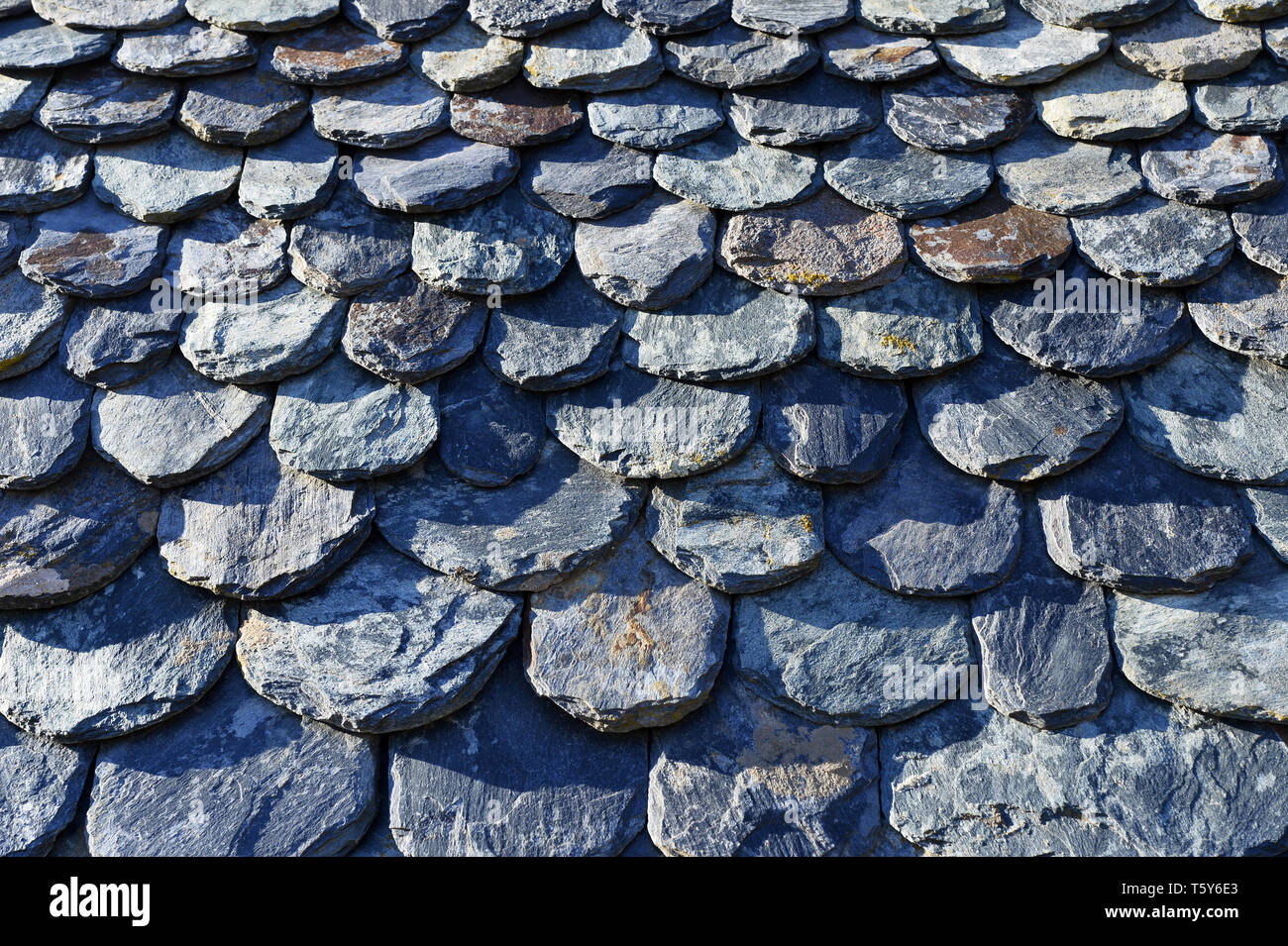 Lauze stone roof hi-res stock photography and images - Alamy