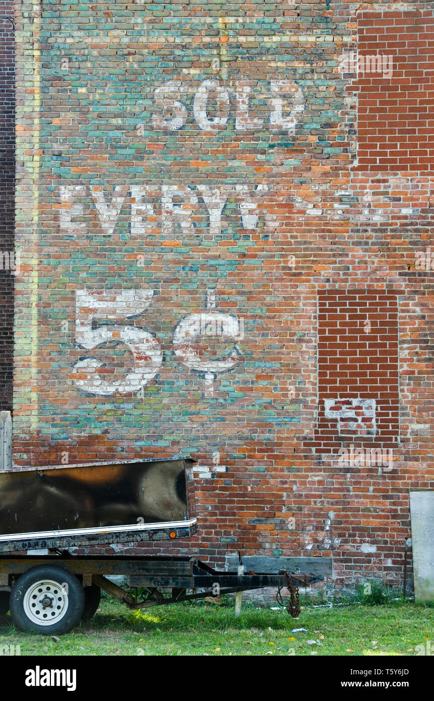 Antique sign hi-res stock photography and images - Alamy