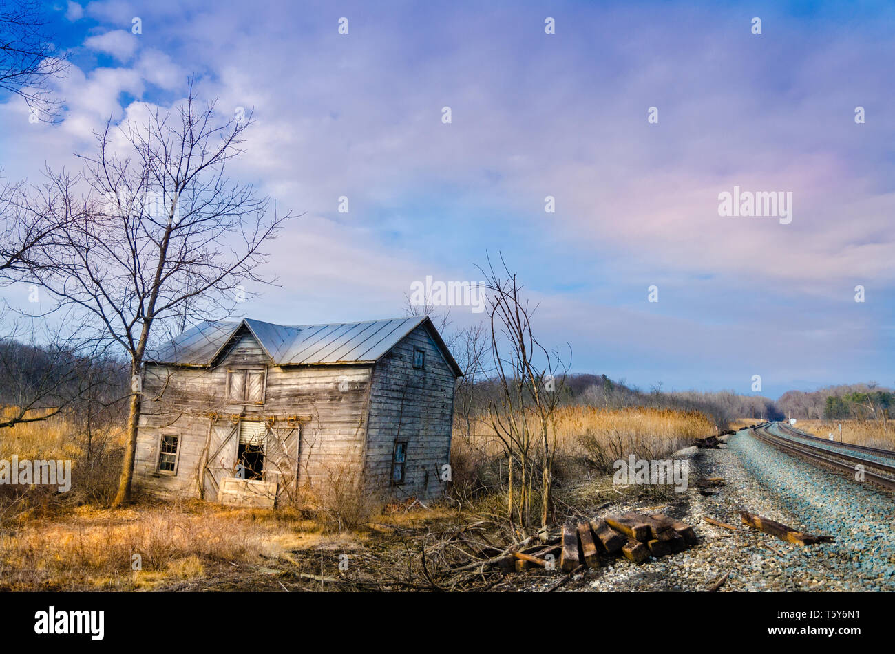 abandoned train depot near railroad tracks at sunset Stock Photo - Alamy